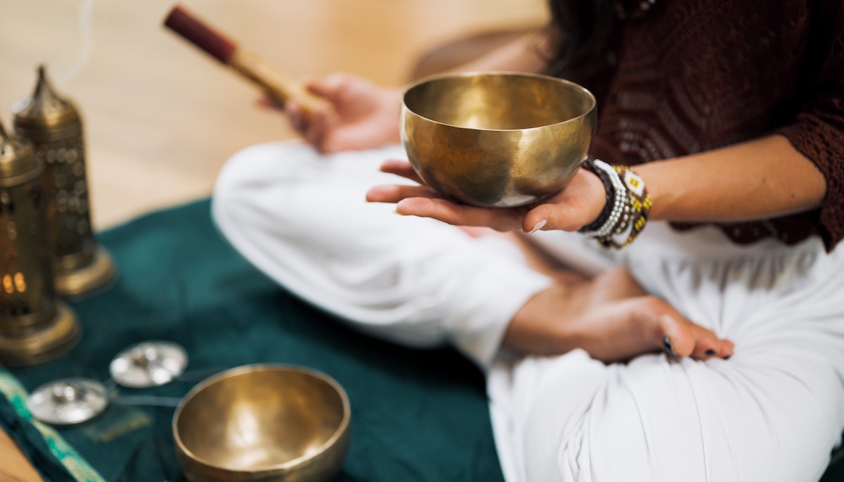 Hoe mediteer je met een meditatie mantra? - Meditation Moments